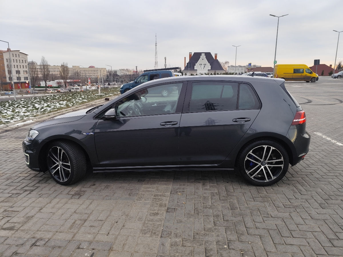 Volkswagen Golf an. 2015 cu rulaj 238000 km, Plug-in Hybrid (benzină ...