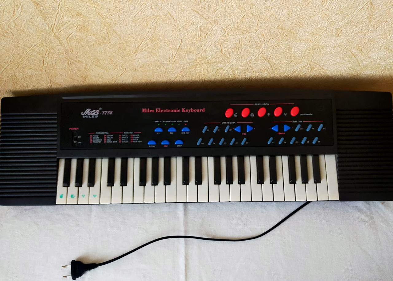 Синтезатор Miles Electronic Keyboard MLS-3738