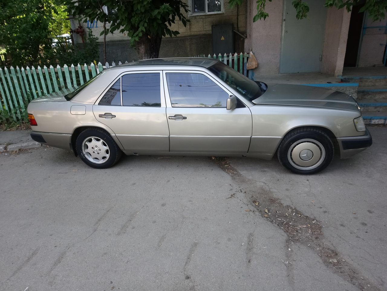 Mercedes Series (W124)