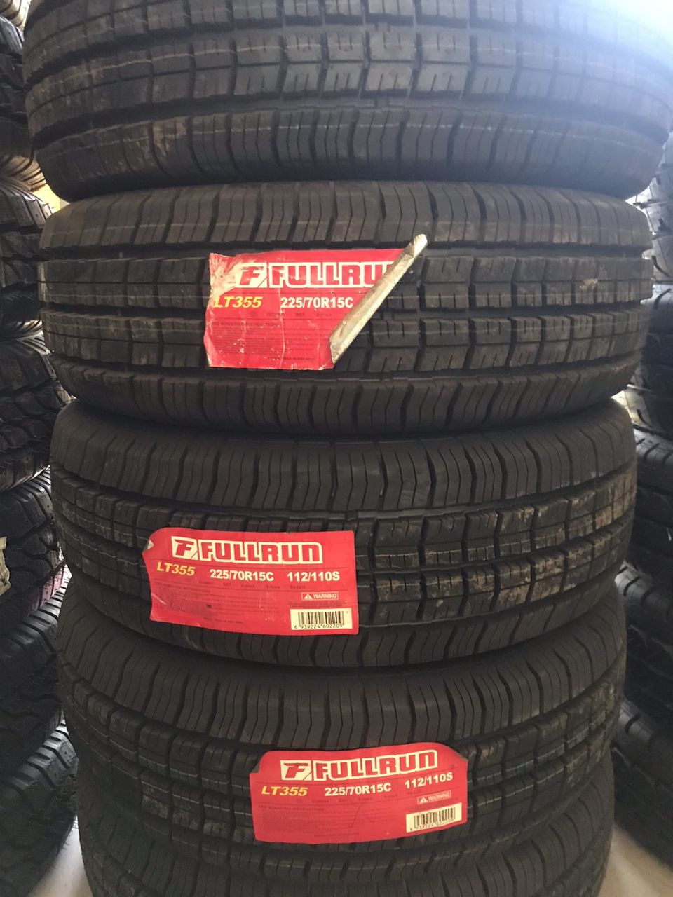 Продаётся 225/70 R15C
