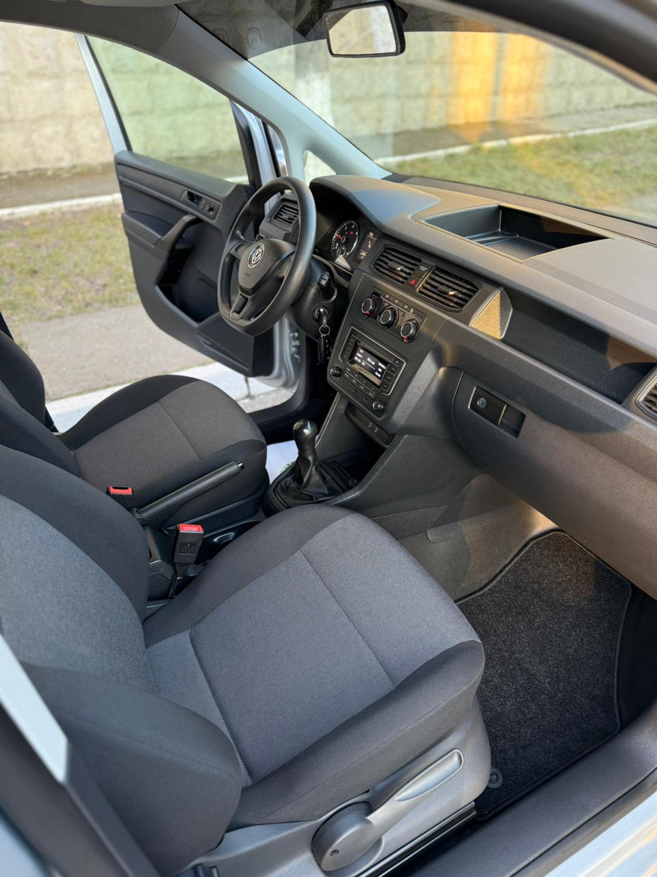 Volkswagen Caddy an. 2021 cu rulaj 61000 mi, Diesel, 16000