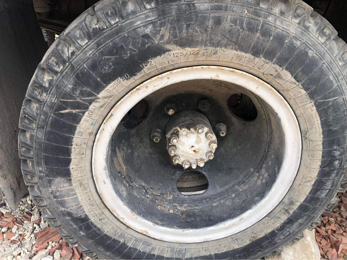 4x Anvelope vara 245/45 R 18; 6x roti Kama; Container