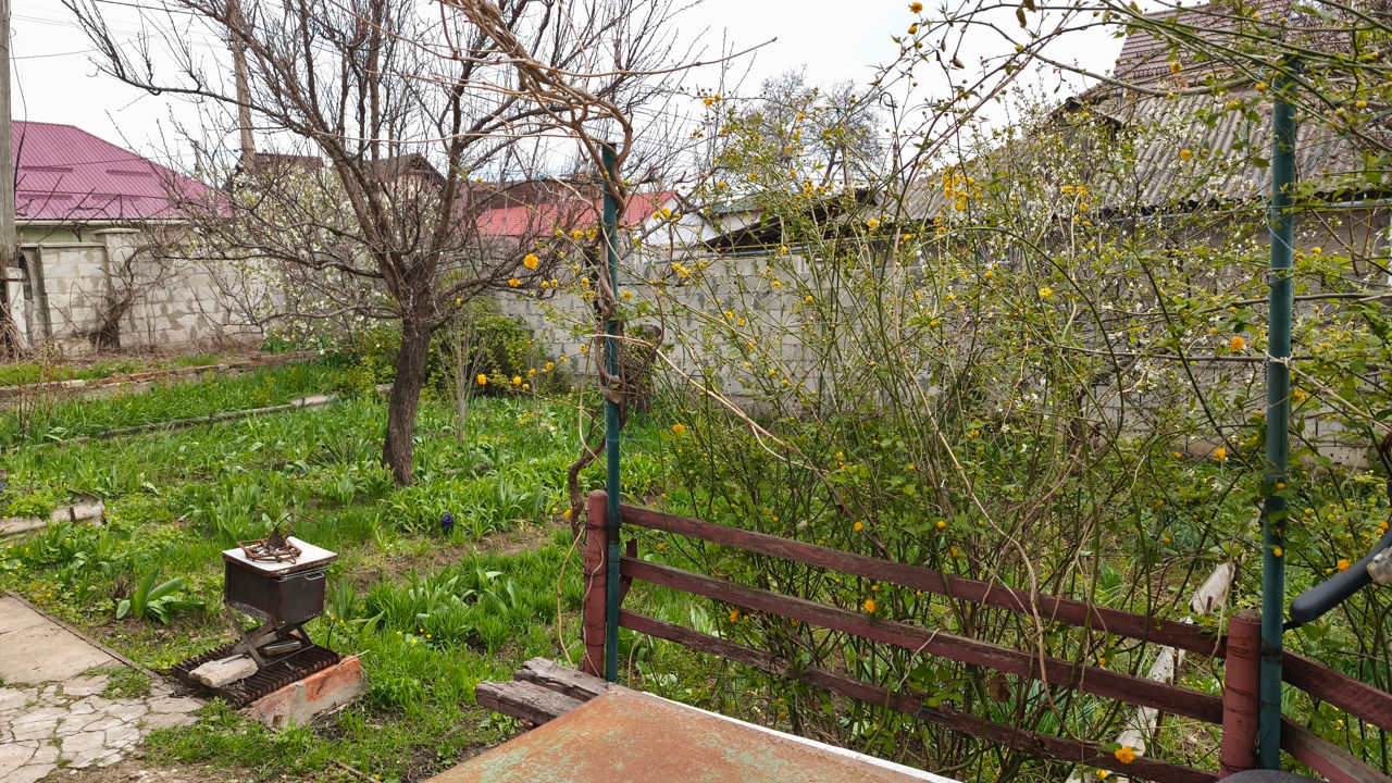 Teren pentru construcții 6.5 ari.