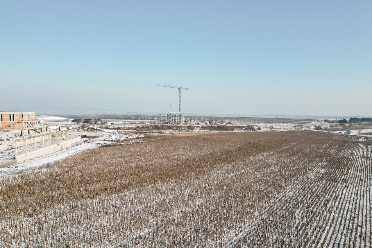 Teren agricol 2.42 Ha, Prima Linie Traseul (M14)