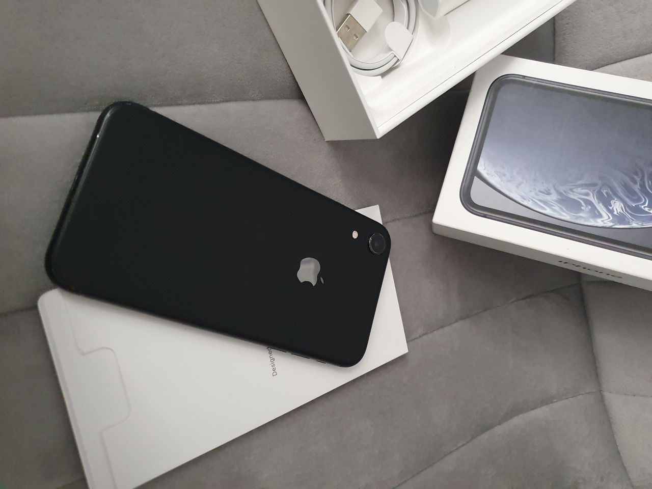 Iphone XR black 128 gb la 250 euro