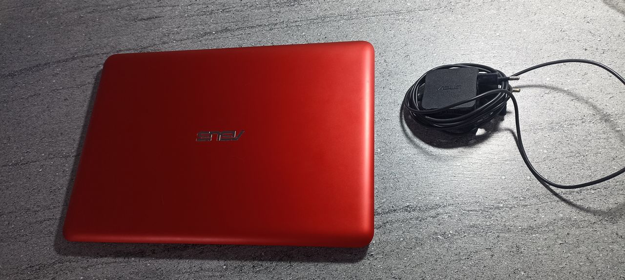 Asus E402S