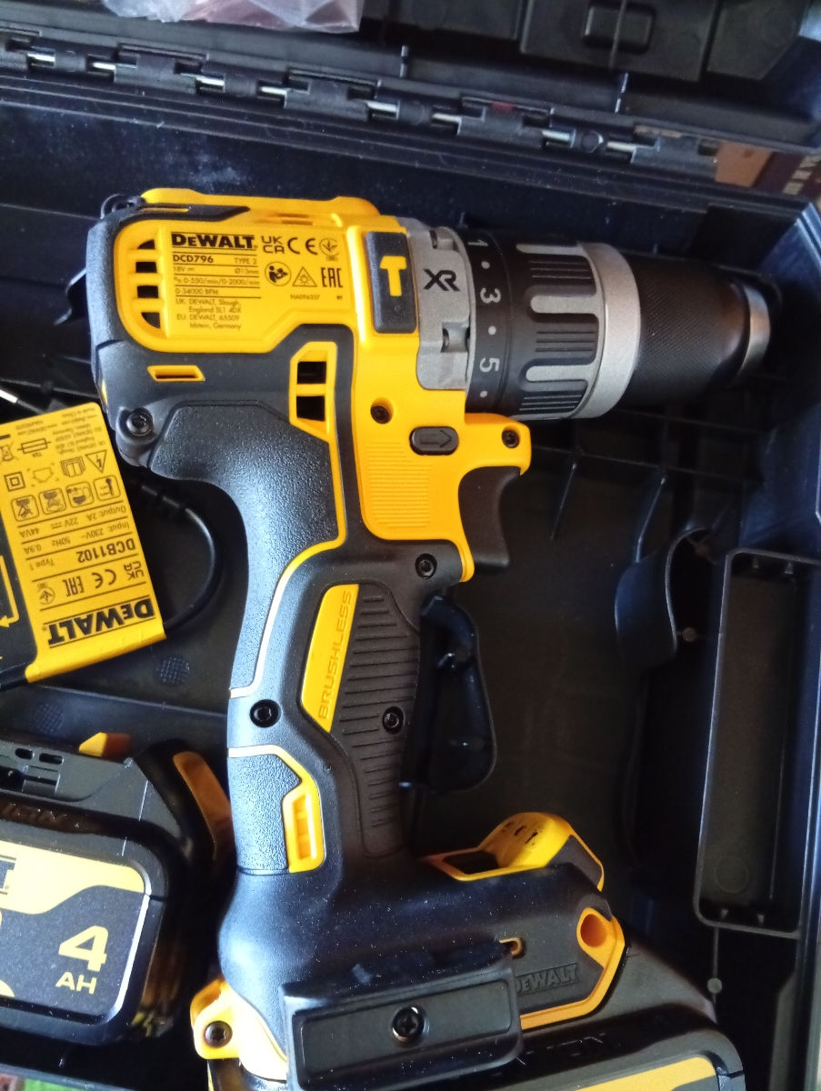 DeWalt DCD 796 . DeWalt DCD709