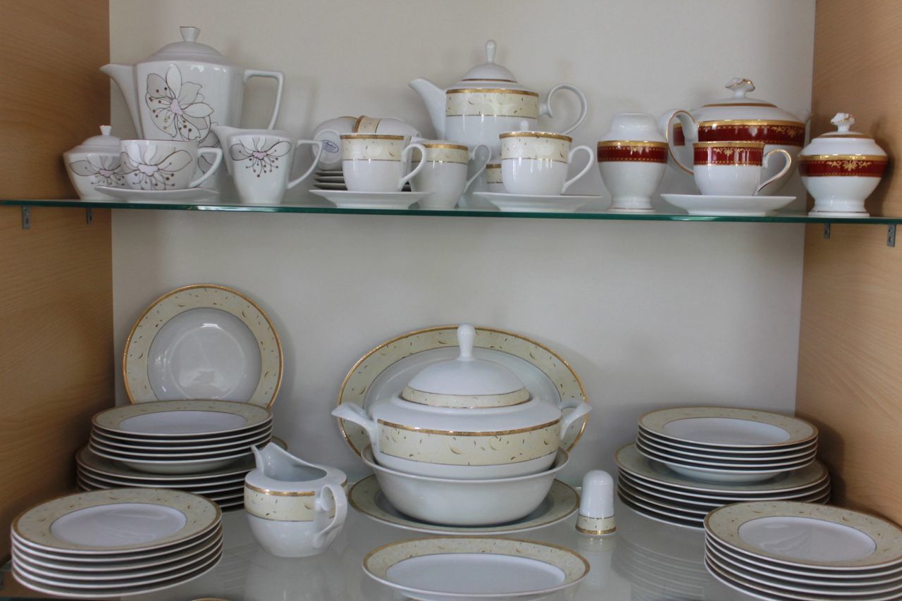 Seturi pentru masa ,set ceai si set cafea la 6-12 Pers .Set farfurii ...