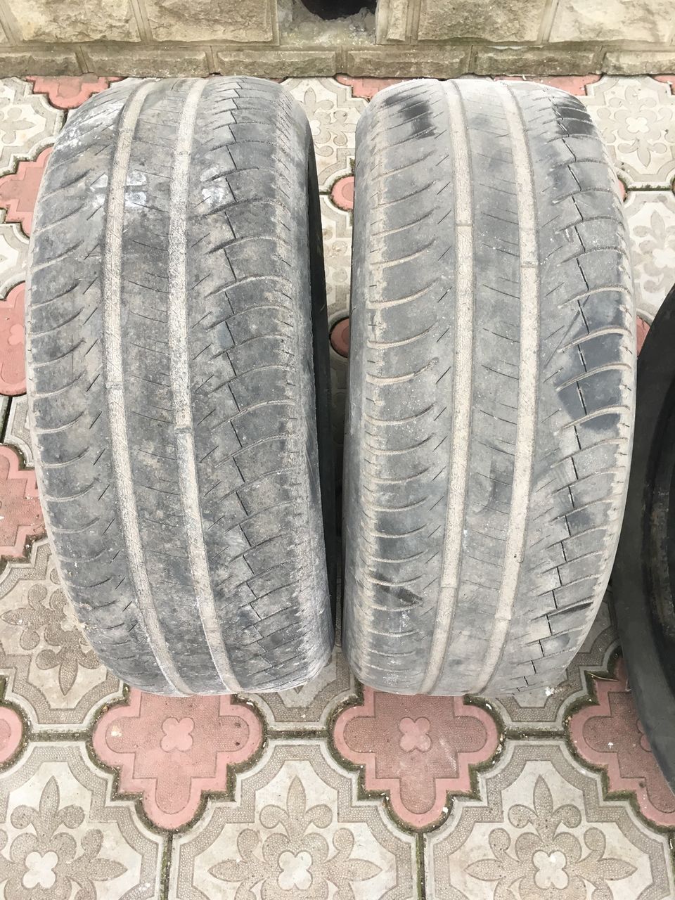 Se vind 4 cauciucuri michelin