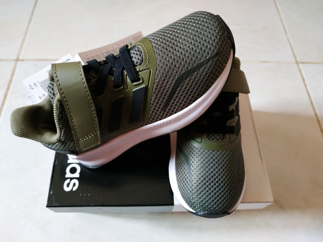 Новые кроссовки Adidas 400-450 лей
