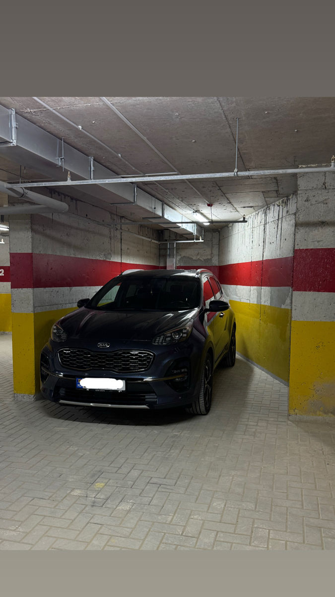 Loc de parcare cu spatiu pentru debara