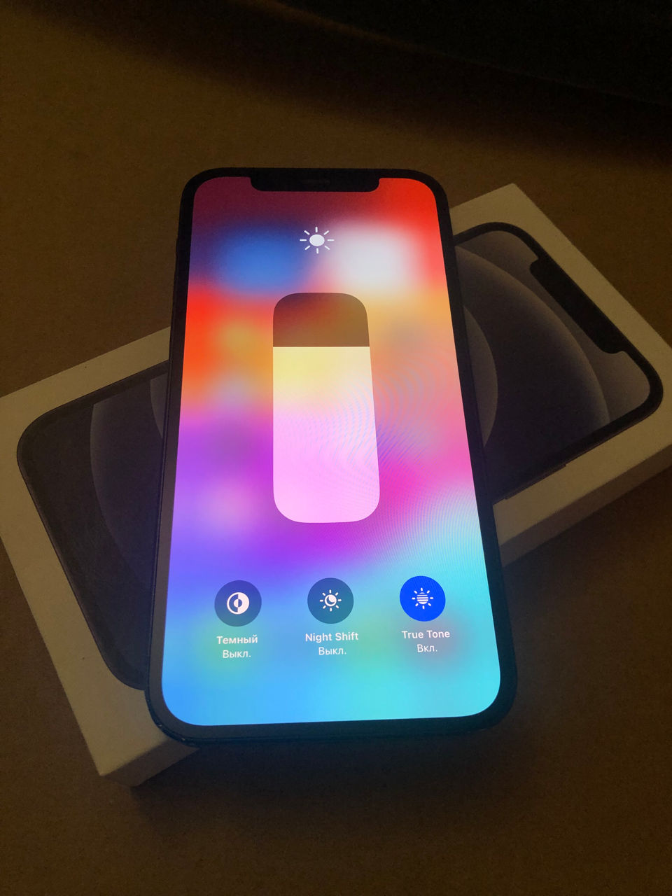 iPhone 12 Negru 128GB. Telefonul este complet original.