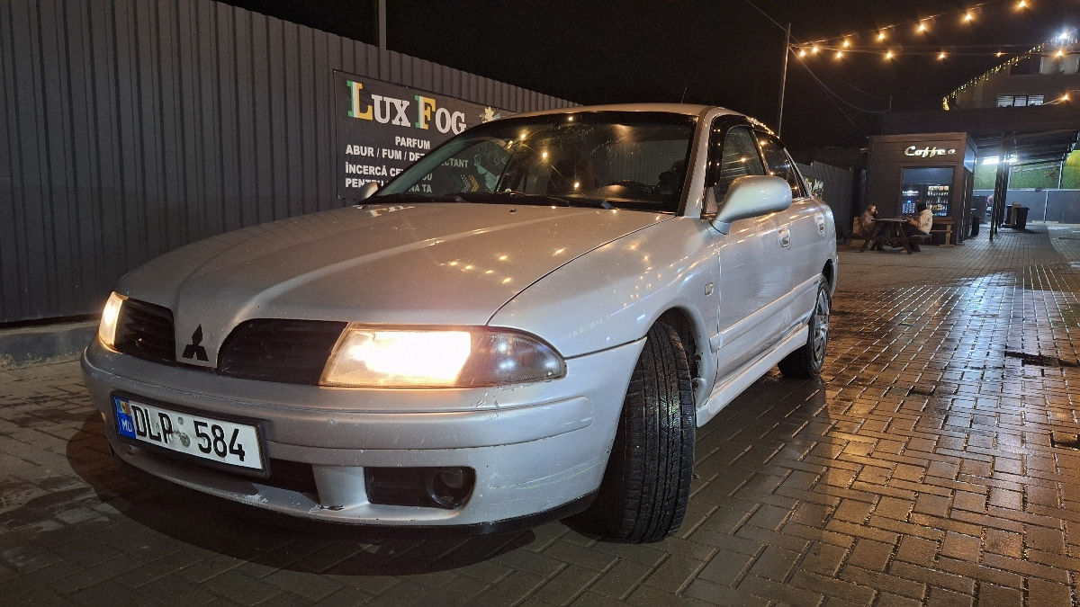 Mitsubishi Carisma an. 2003 cu rulaj 430000 km, Benzină, 2000