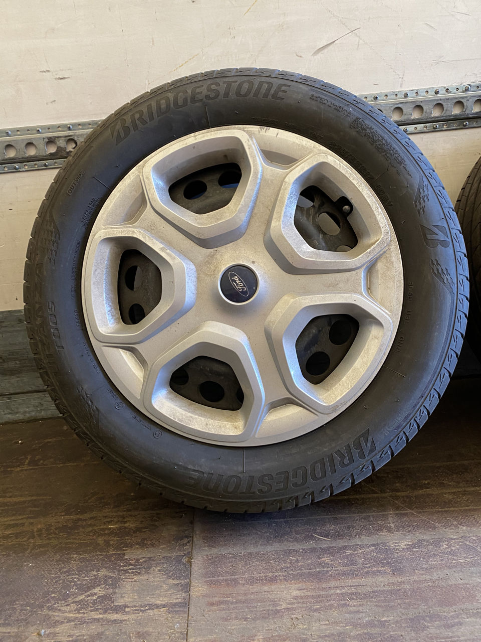 Tyres Ford Kuga 235/55/R17