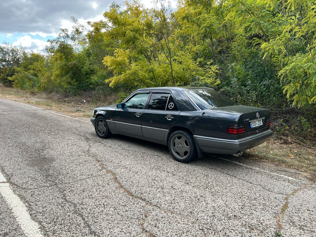 Mercedes Series (W124)