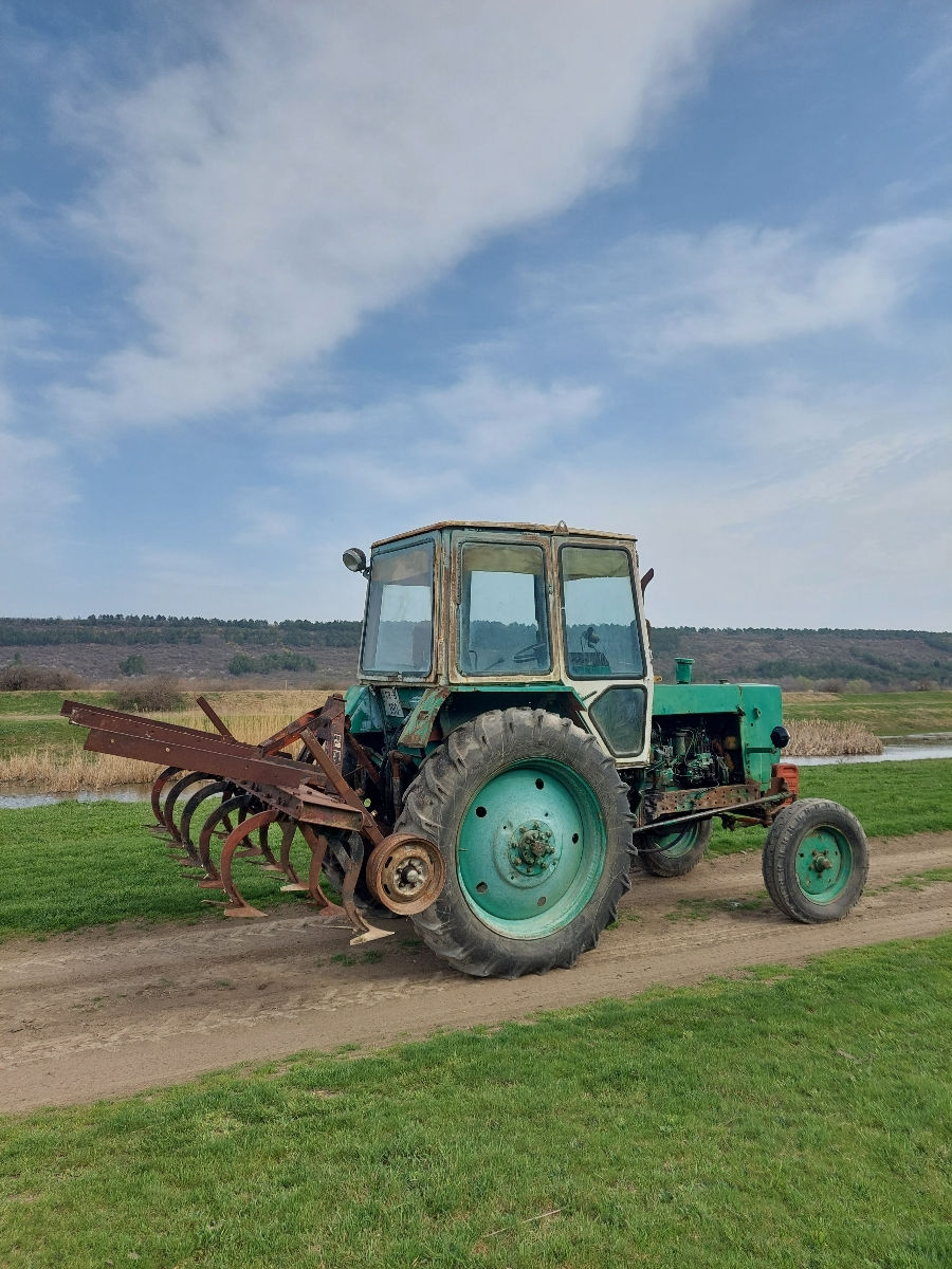 Vând tractor iumz 6