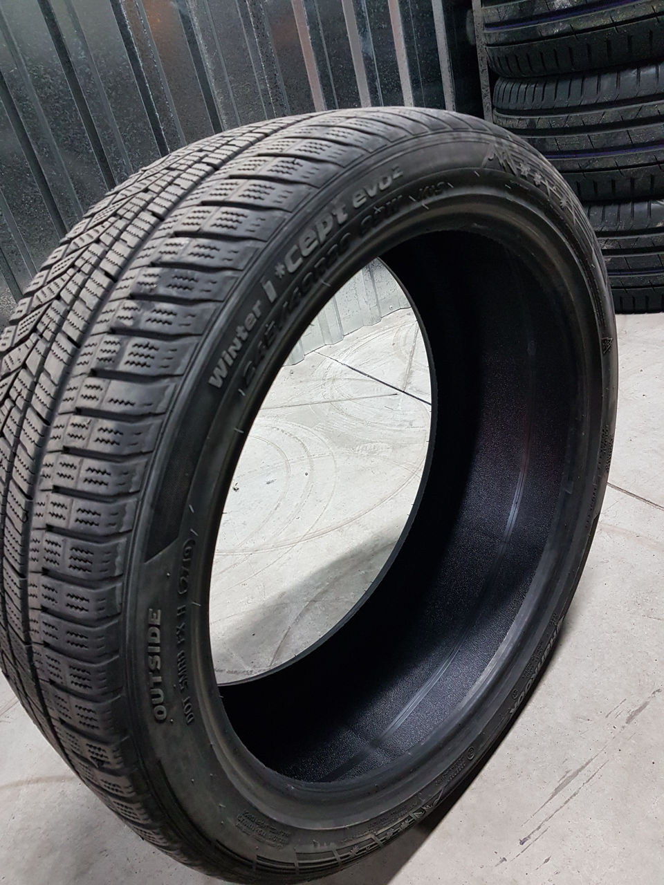 245/40 R20 Hankook Winter