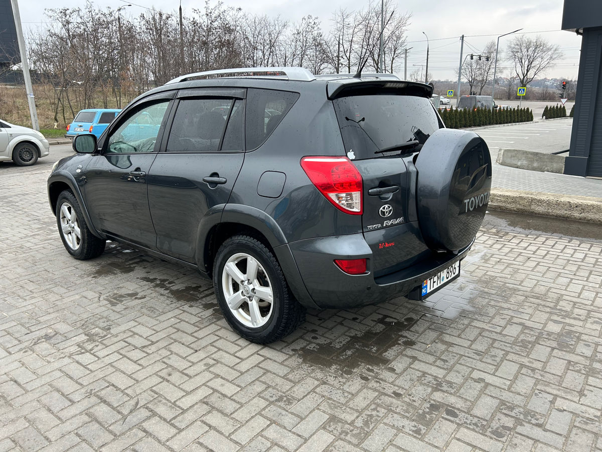 Toyota Rav 4 an. 2006 cu rulaj 294000 km, Diesel, 9300