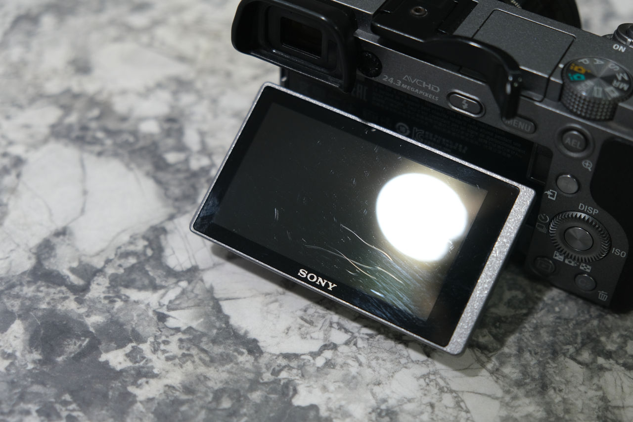 Sony Alpha A6000 + obiectiv kit Sony E PZ 16-50mm f/3.5-5.6 OSS