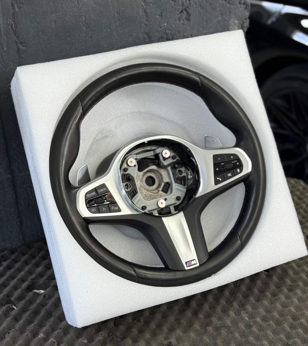 Volan M-Paket BMW G30/G31 cu padele și butoane multifuncționale