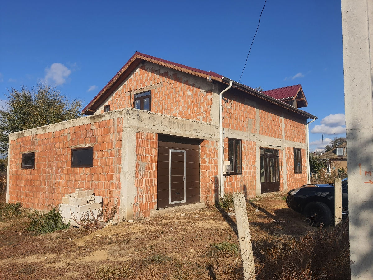 Vind casa ne finisata