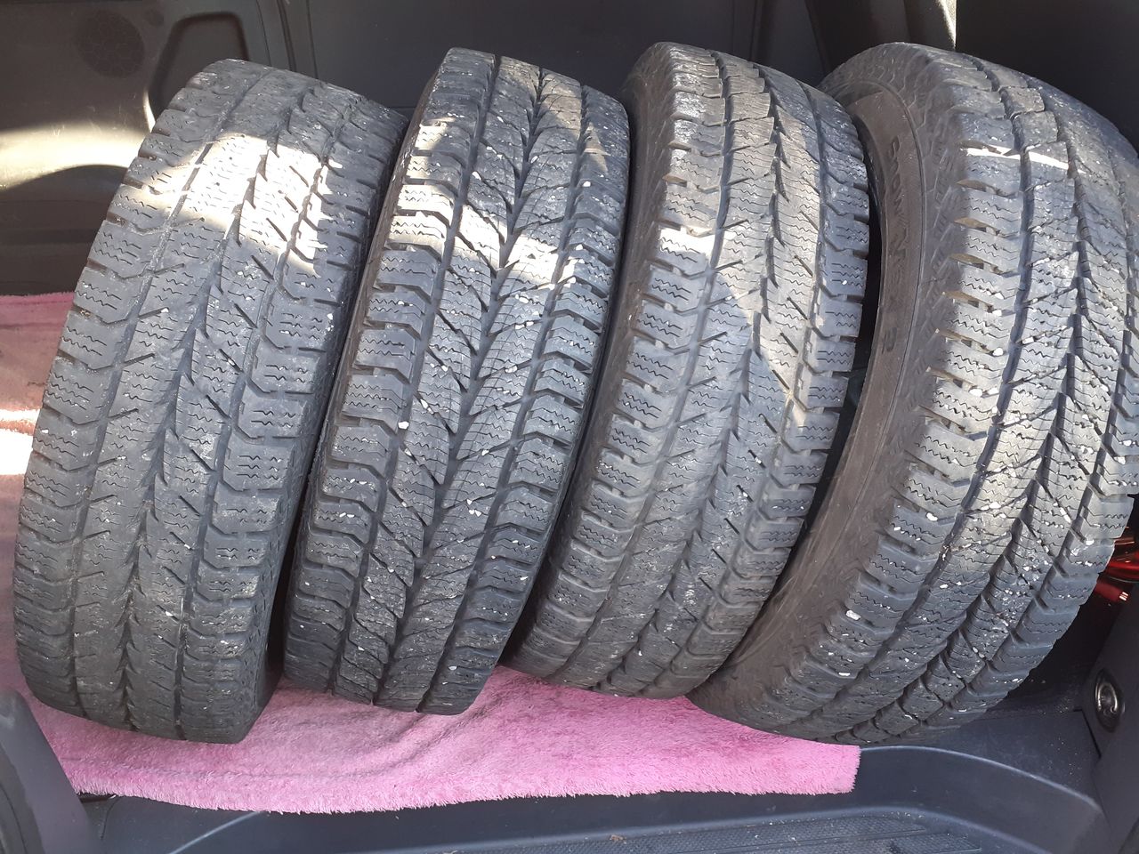 205 75 R16C Uniroyal