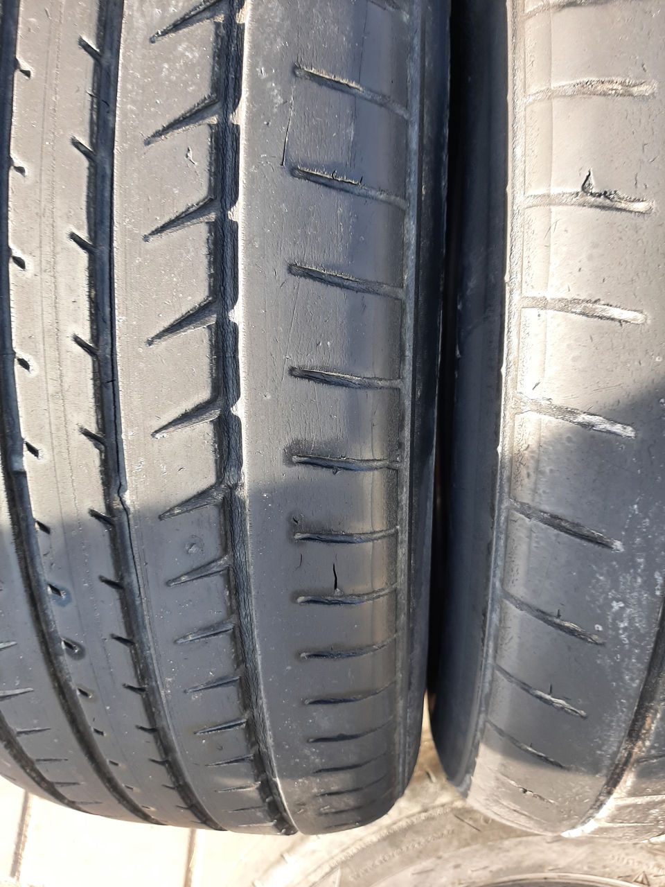 Vind trei anvelope 225,55 R18 pretul 200 lei bucata