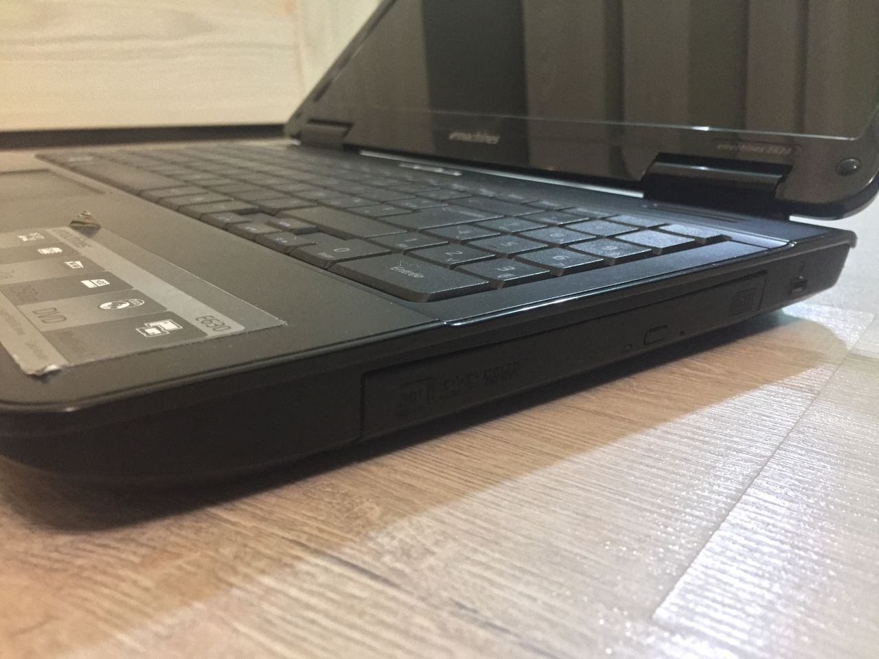 Emachines E630 (AMD Athlon II M320, 4Gb, 320GB, Mobility Radeon HD 4200)