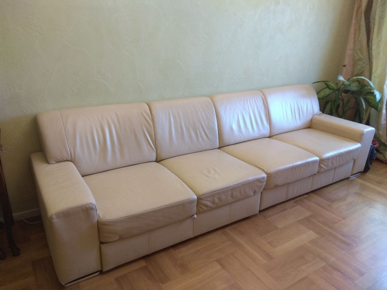 Canapea moderna din piele naturala!