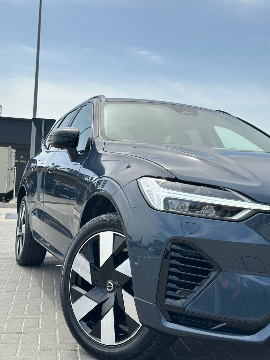Volvo XC60 an. 2023 cu rulaj 15000 km, Plug-in Hybrid (benzină), 38950