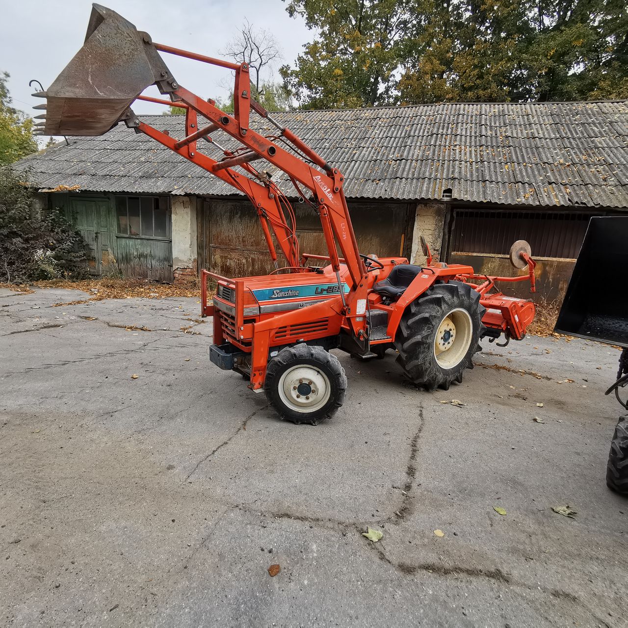 Tractor japonez - Kubota L1-285+încărcător frontal +freza+transport gratuit