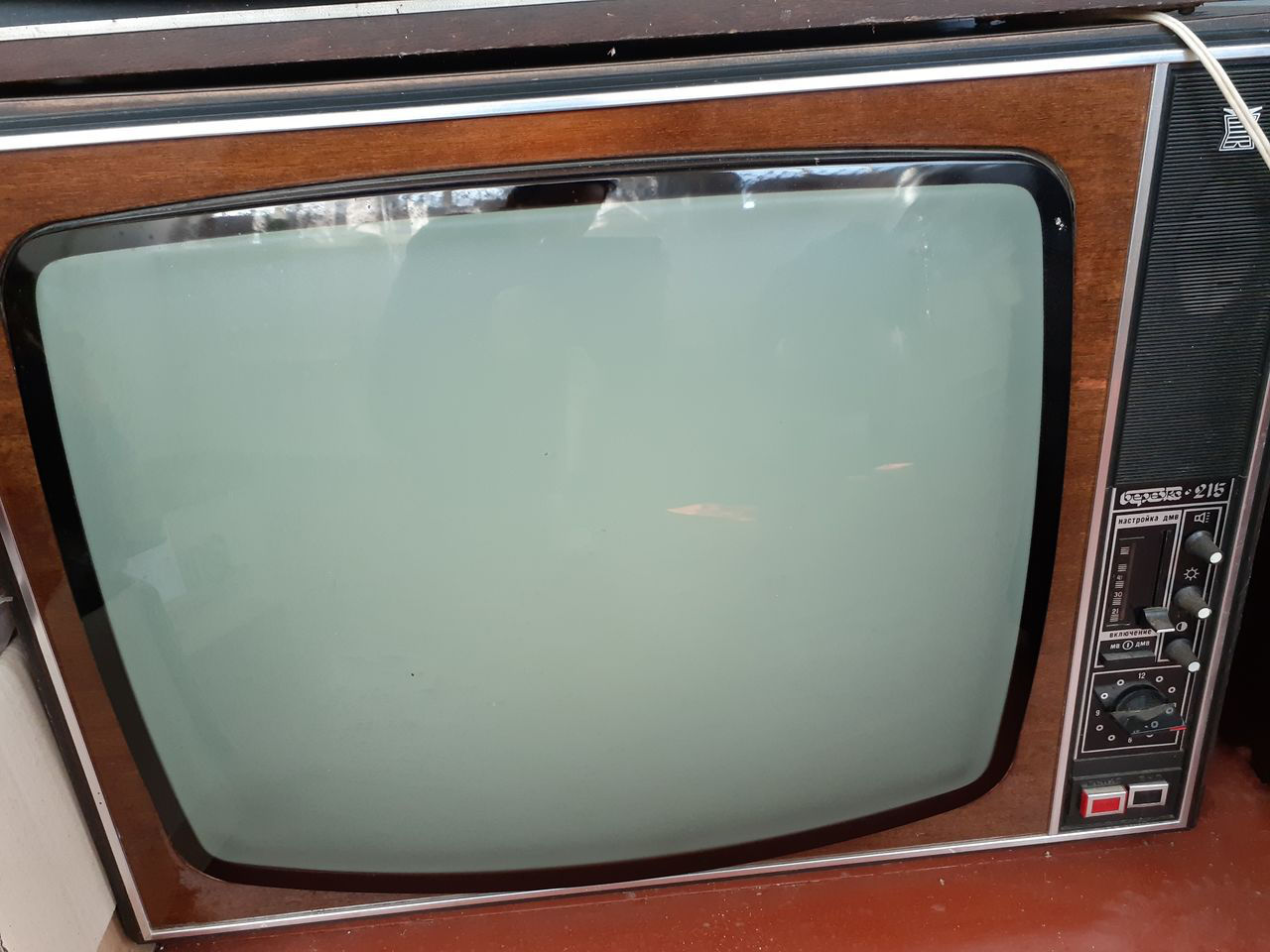 Vând televizoare vechi