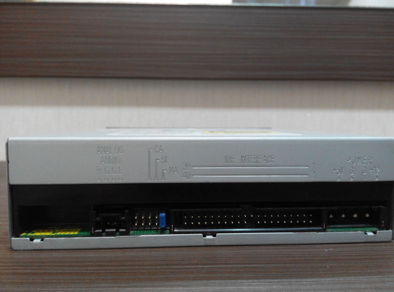 CD-ROM Sony / DVD-RW Asus (ide/pata)