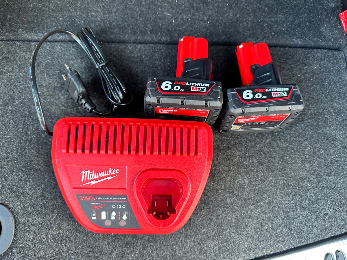 Аккумуляторный секатор Milwaukee M12 blprs