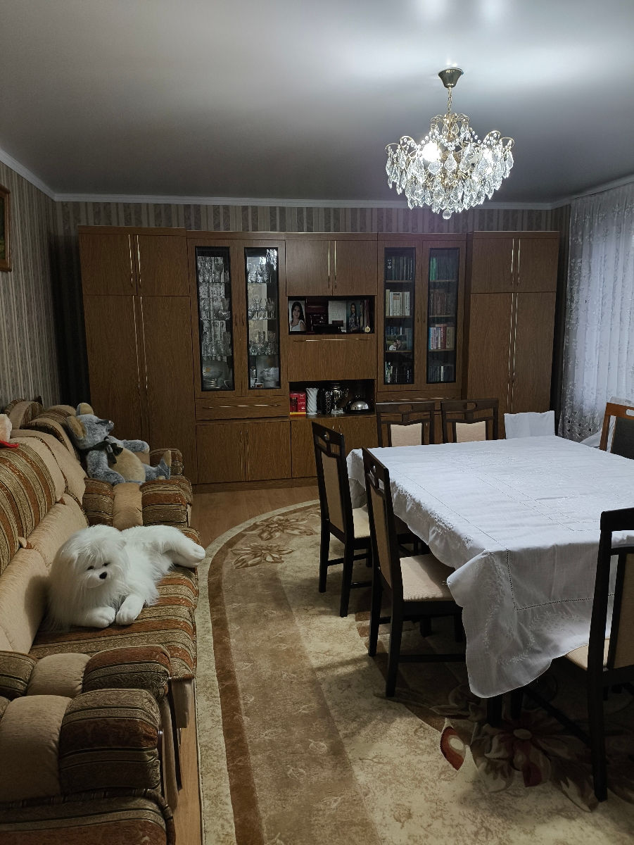 Se vinde casa cu parter si un etaj - doua nivele