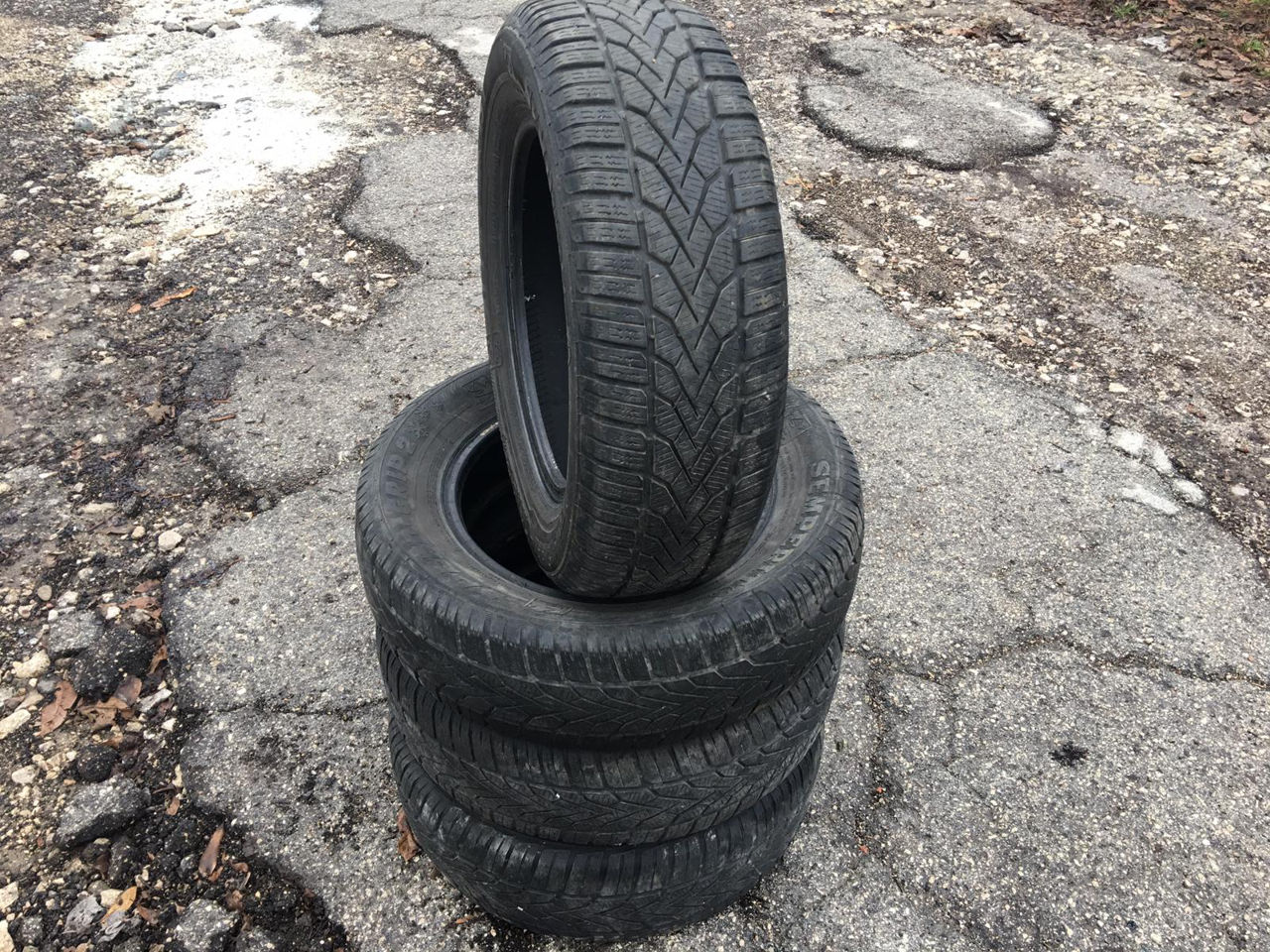 Vind 4 anvelope de iarna 195 / 65 R /15