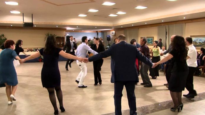 Dj+ solist, solista Tamada lumini,fum etc...