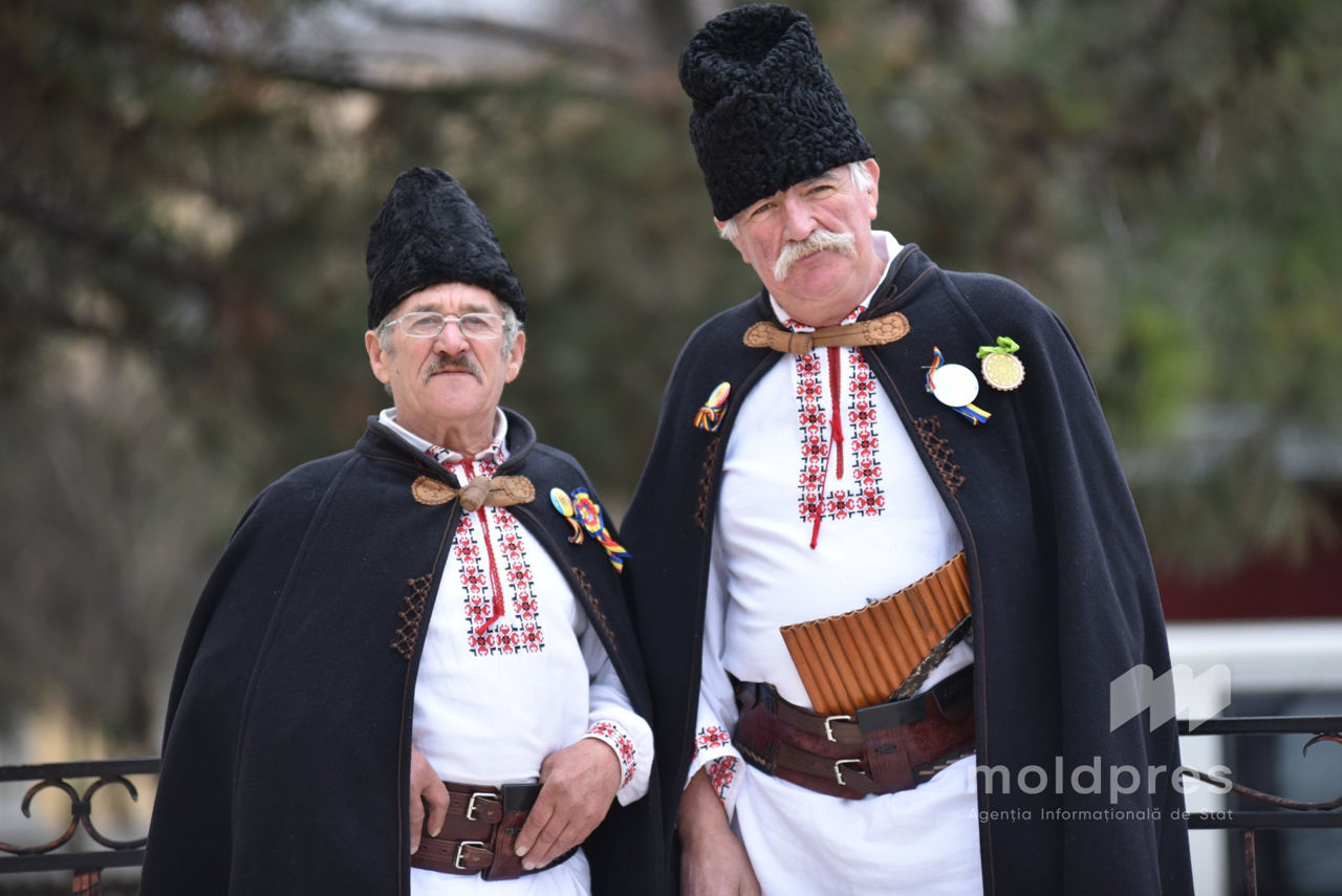 Colinde în Ajun de Crăciun. Atmosferă de sărbătoare în satele din ...