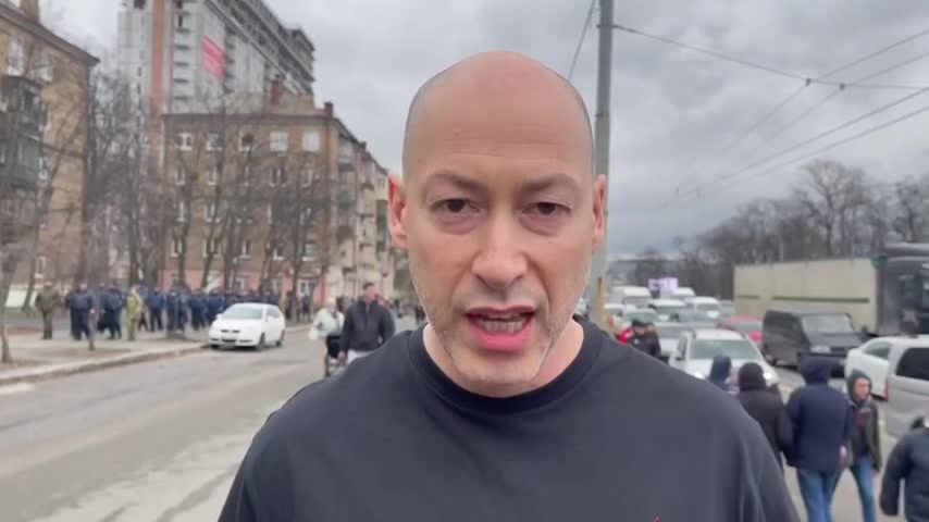 Play.md - Dmitry Gordon, emoționat, în stradă, din Kiev