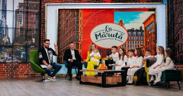 Familia Cârnaț, în platoul emisiunii La Măruță: O primire atât de caldă Familia Cârnaț, în platoul emisiunii La Măruță: O primire atât de caldă