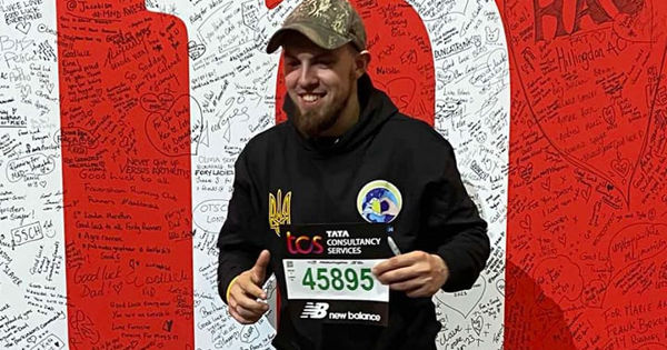 Un soldat ucrainean cu piciorul amputat a concurat la un maraton