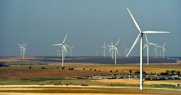 Moldovenii vor putea construi parcuri eoliene pe terenuri agricole