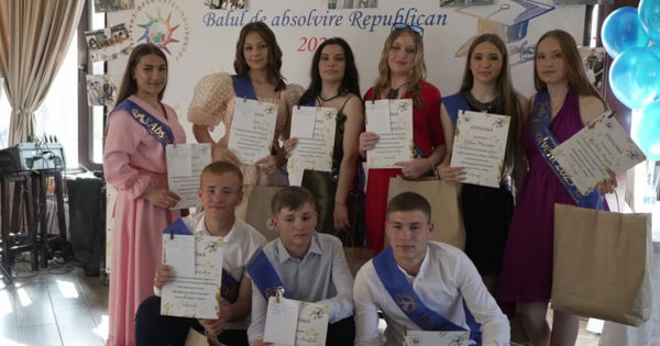 Bal de absolvire pentru copiii din grija statului: Ce își doresc tinerii