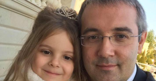 Sergiu Sîrbu cu desenele fiicei sale: Iată bogăția mea
