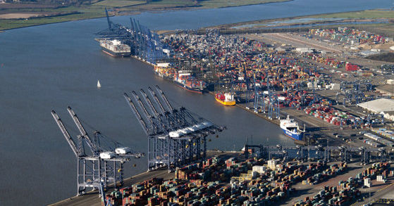 Marea Britanie: Lucrătorii din porturi au ieșit la cea mai mare grevă