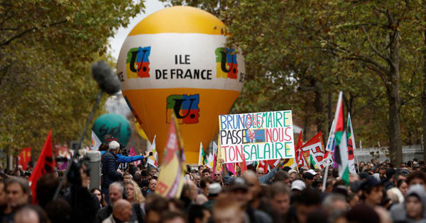 O nouă zi de proteste masive în Franța: Oamenii cer creșterea salariilor