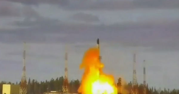 Rusia spune că a testat cu succes racheta nucleară Satan 2 Rusia spune că a testat cu succes racheta nucleară Satan 2