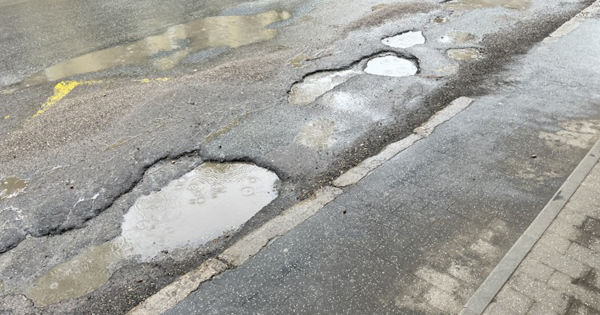 Mihalache: Gropile din Capitală vor fi astupate cu beton asfaltic rece