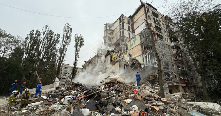 Россия ударила по Киеву: разрушен подъезд жилого дома, погибли минимум ...