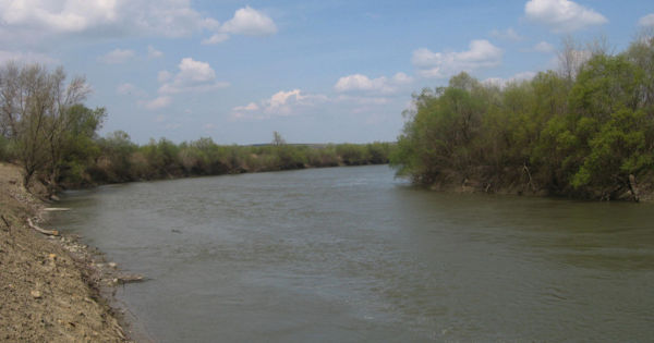 Un moldovean a încercat să ajungă în România traversând înot Prutul